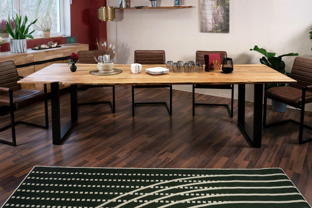 Baumkantentisch Akazie natur mit schwarzen Resin-Adern 240 x 100 cm U ...